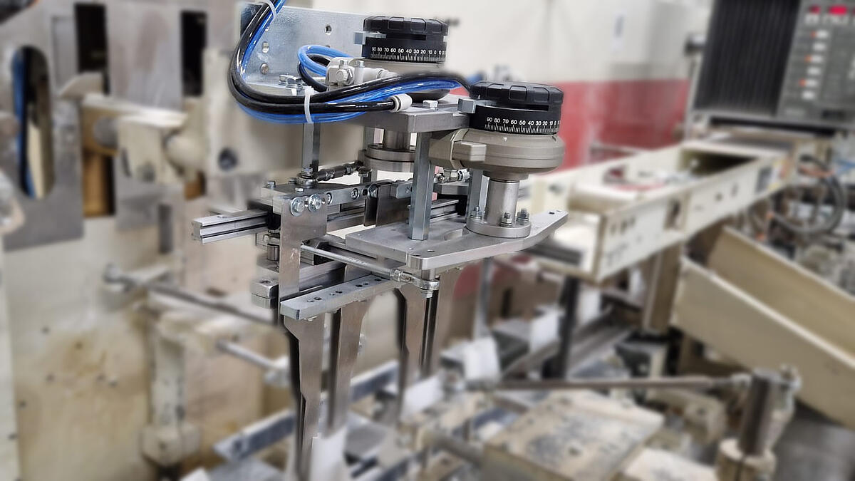 The pneumatically operated folding head | ULF-Tec GmbH packaging machines